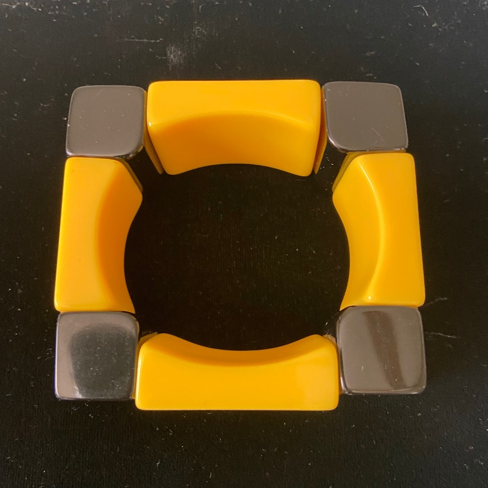 Lovely Glamorous Bakelite Yellow And Black Bracelet - Gem